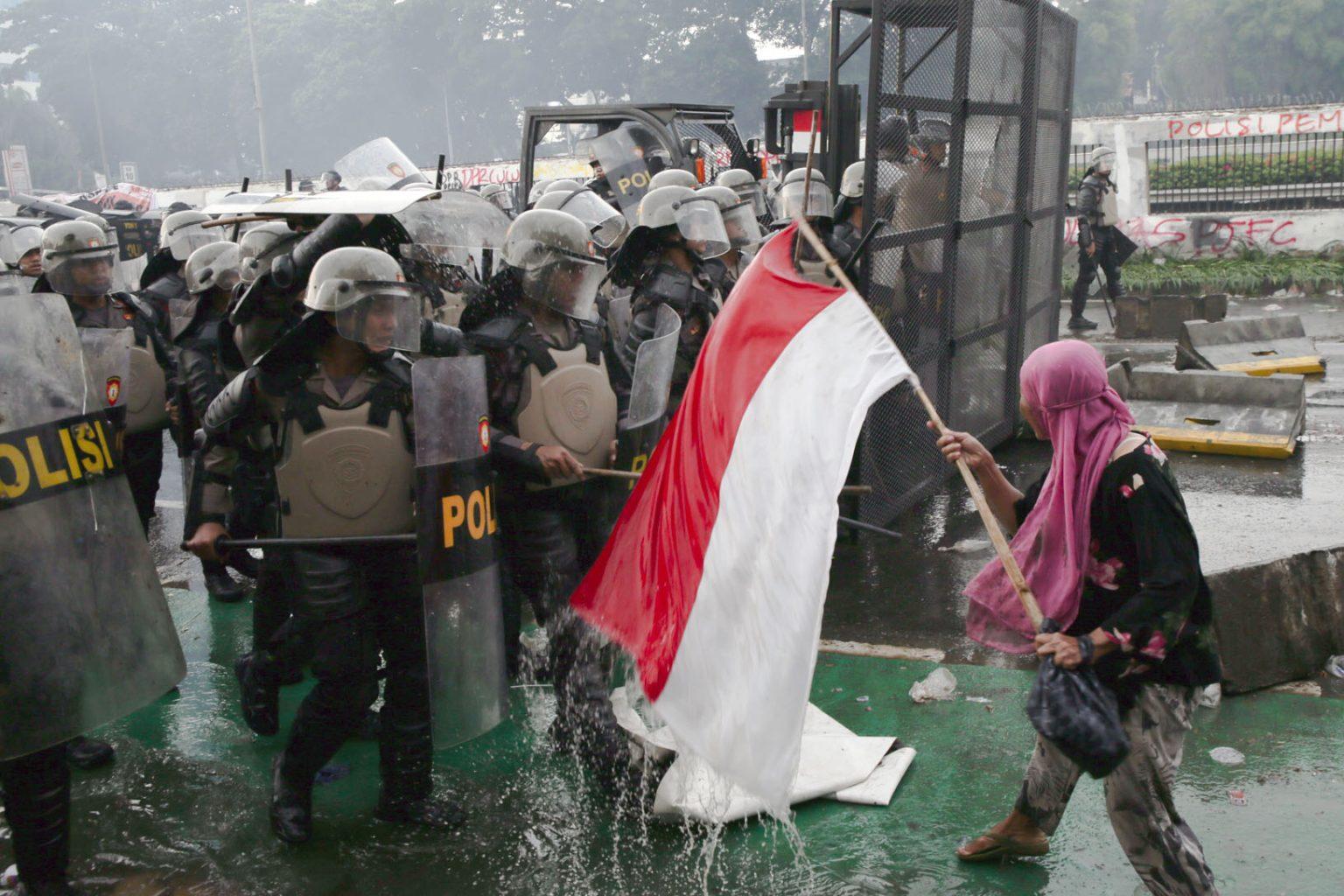 Mounting Sources of Discontent: Inequality, democratic decline and ...